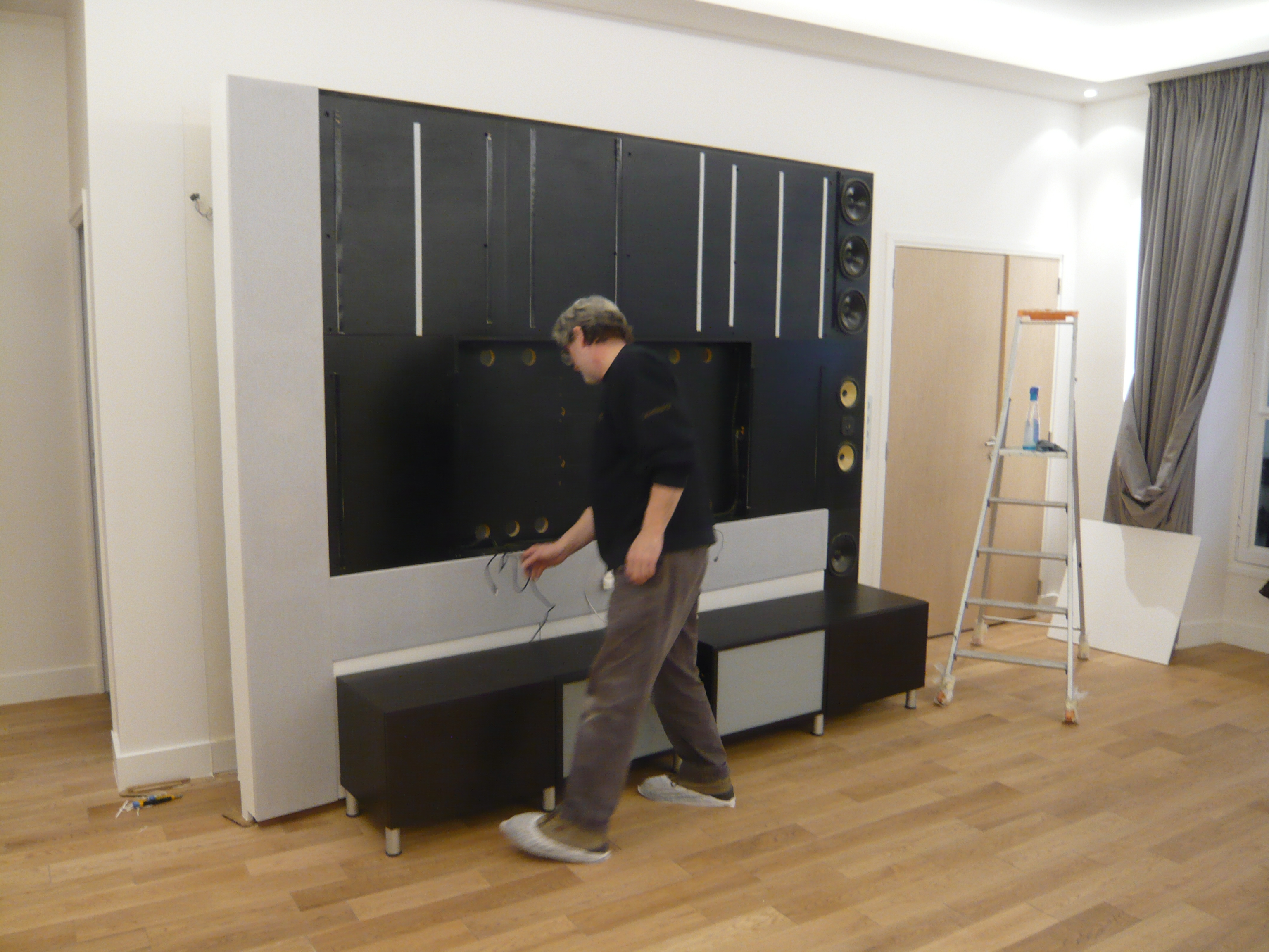 Mur sonore dans un appartement hausmannien - Voir et Émouvoir